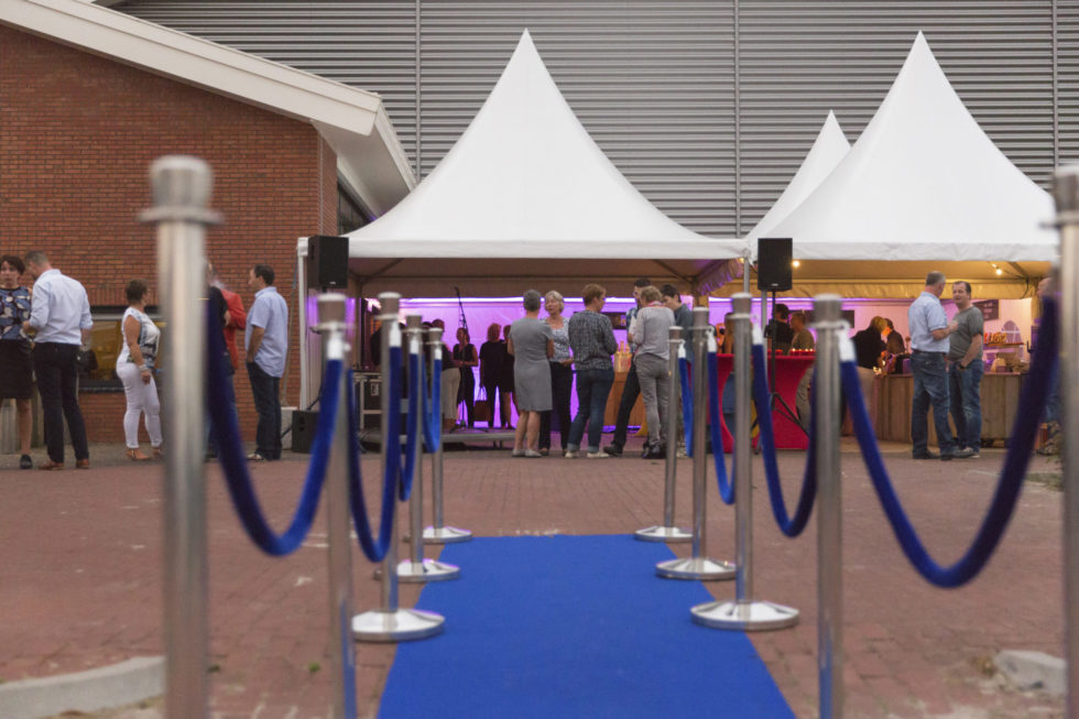 Smart Camels - Wat is het verschil tussen een symposium, een congres en een conferentie?